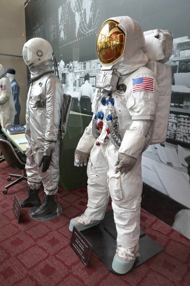 Hollywood Movie Costumes and Props: Ryan Gosling's First Man spacesuits ...