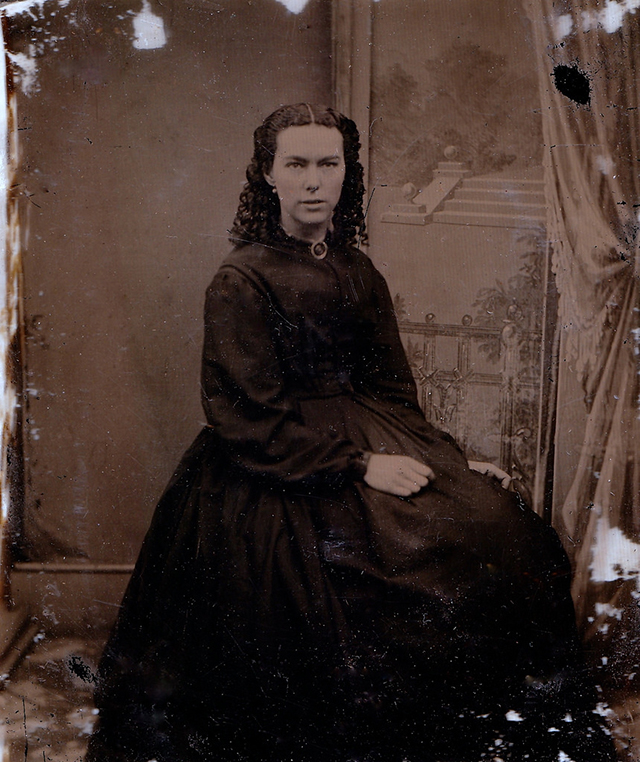 40 Eerie Portraits of Women in Mourning Dress From the Victorian Era ...