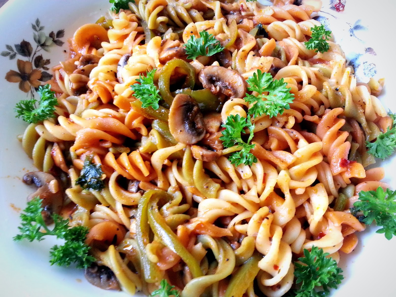 Sav's Kitchen: Mushroom & Capsicum Fusilli