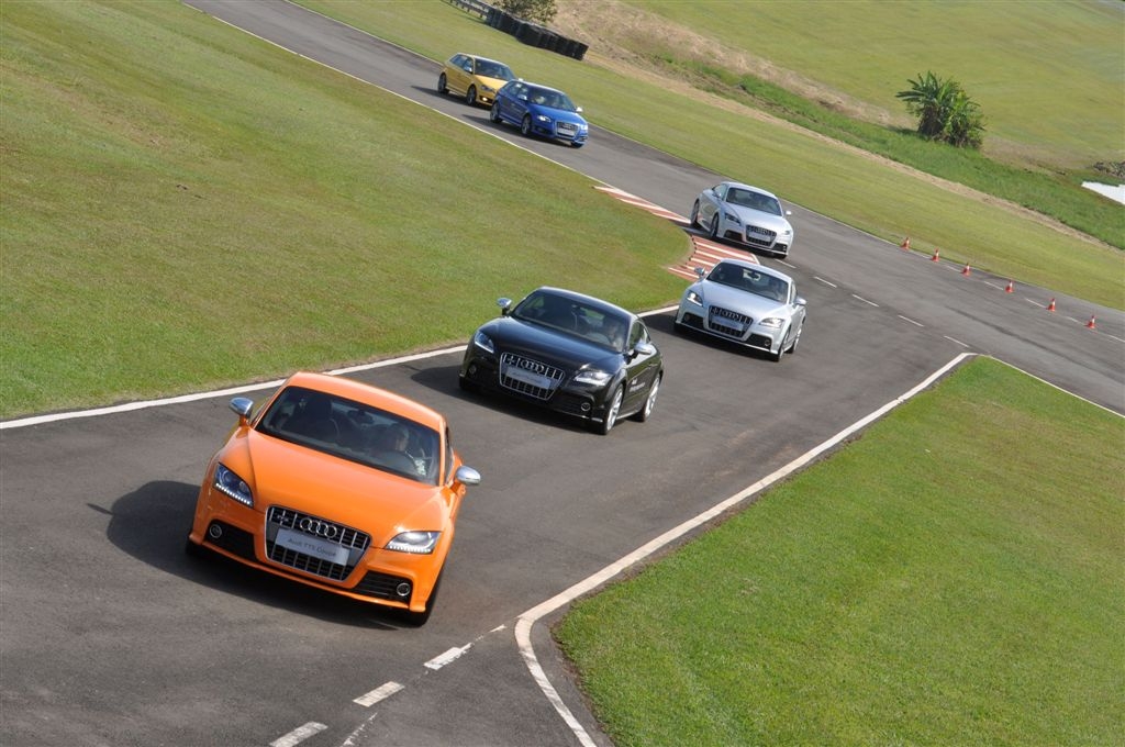 S P E E D C A L: Audi Track Day reúne convidados para teste de ...