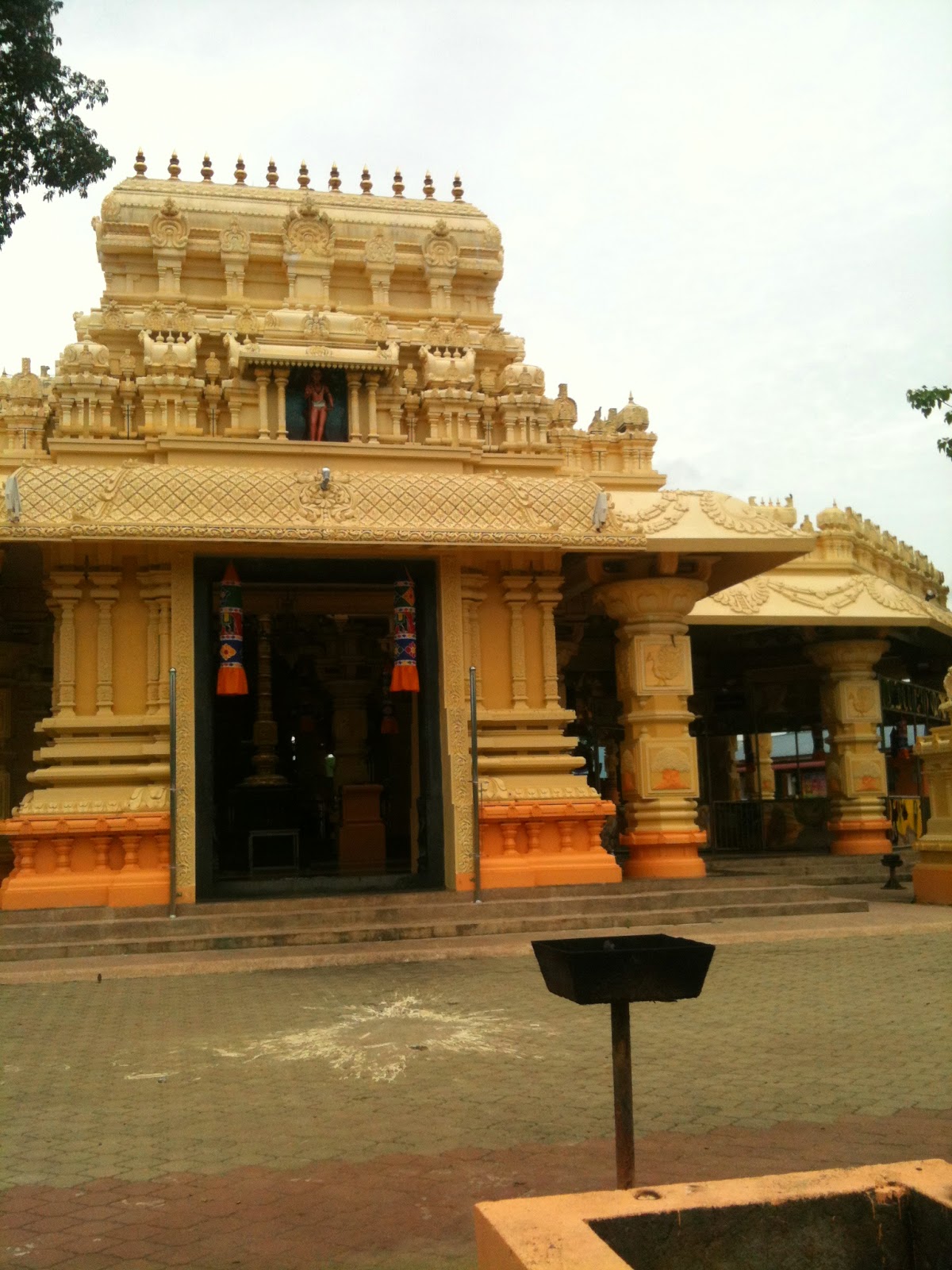 There's more to life: Sri Maran Marathandavar Temple, Maran