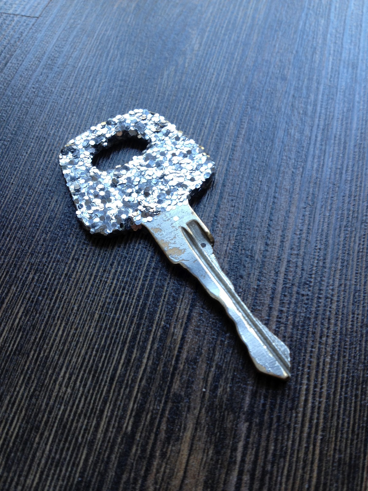 a la Maxfield: DIY Glitter Keys