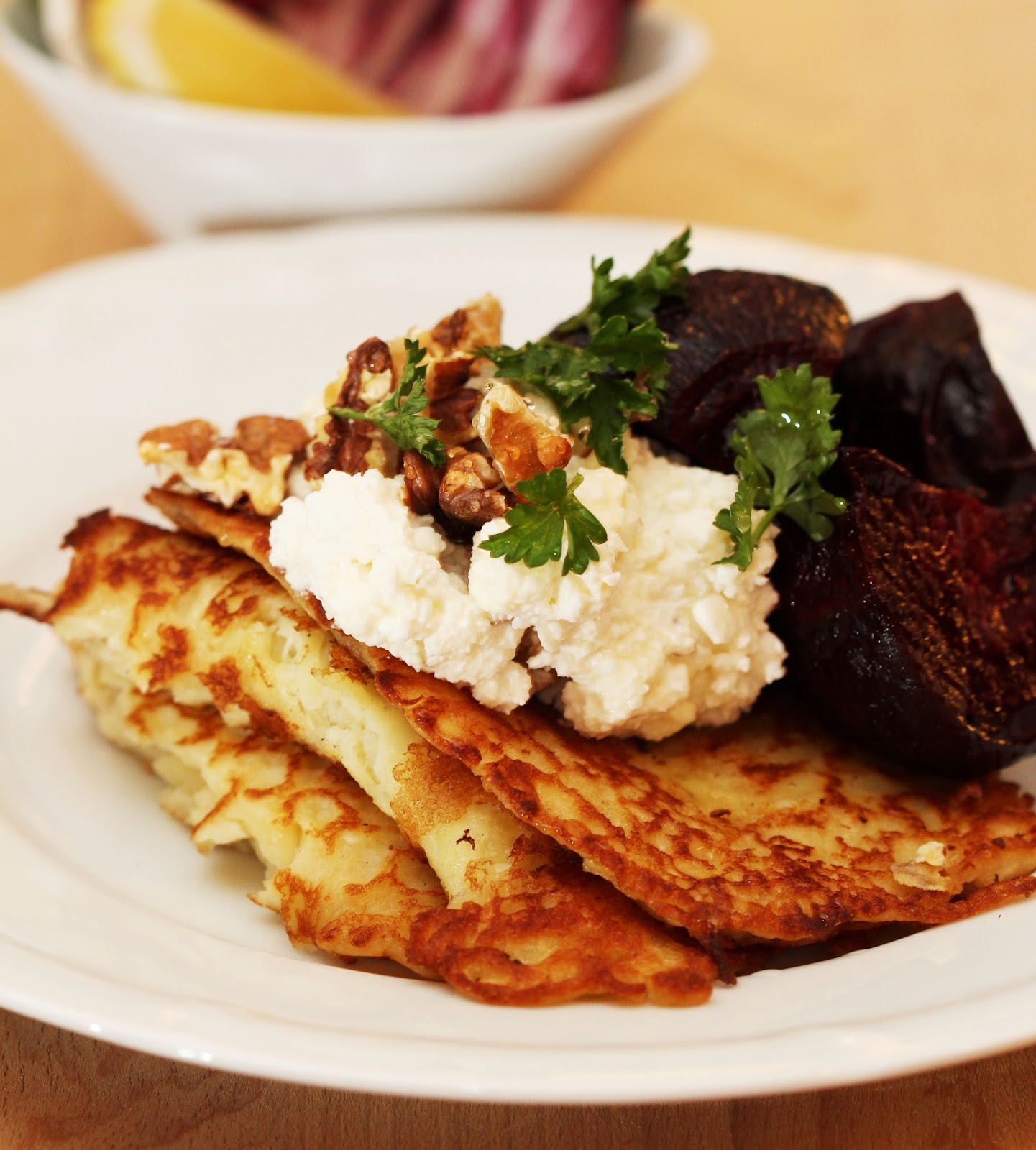 Två små kök: Raggmunk med vegetariska tillbehör: rostade rödbetor och ...