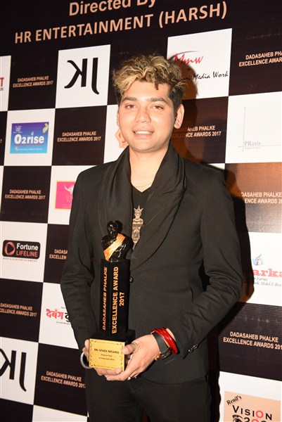 VIVEK MISHRA AWARDED DADASAHEB PHALKE EXCELLENCE AWARDS 2017 –POPULAR ...