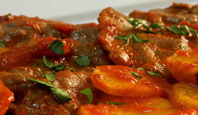 TAKO JEDNOSTAVNO, A TAKO FINO: Juneće šnicle s povrćem