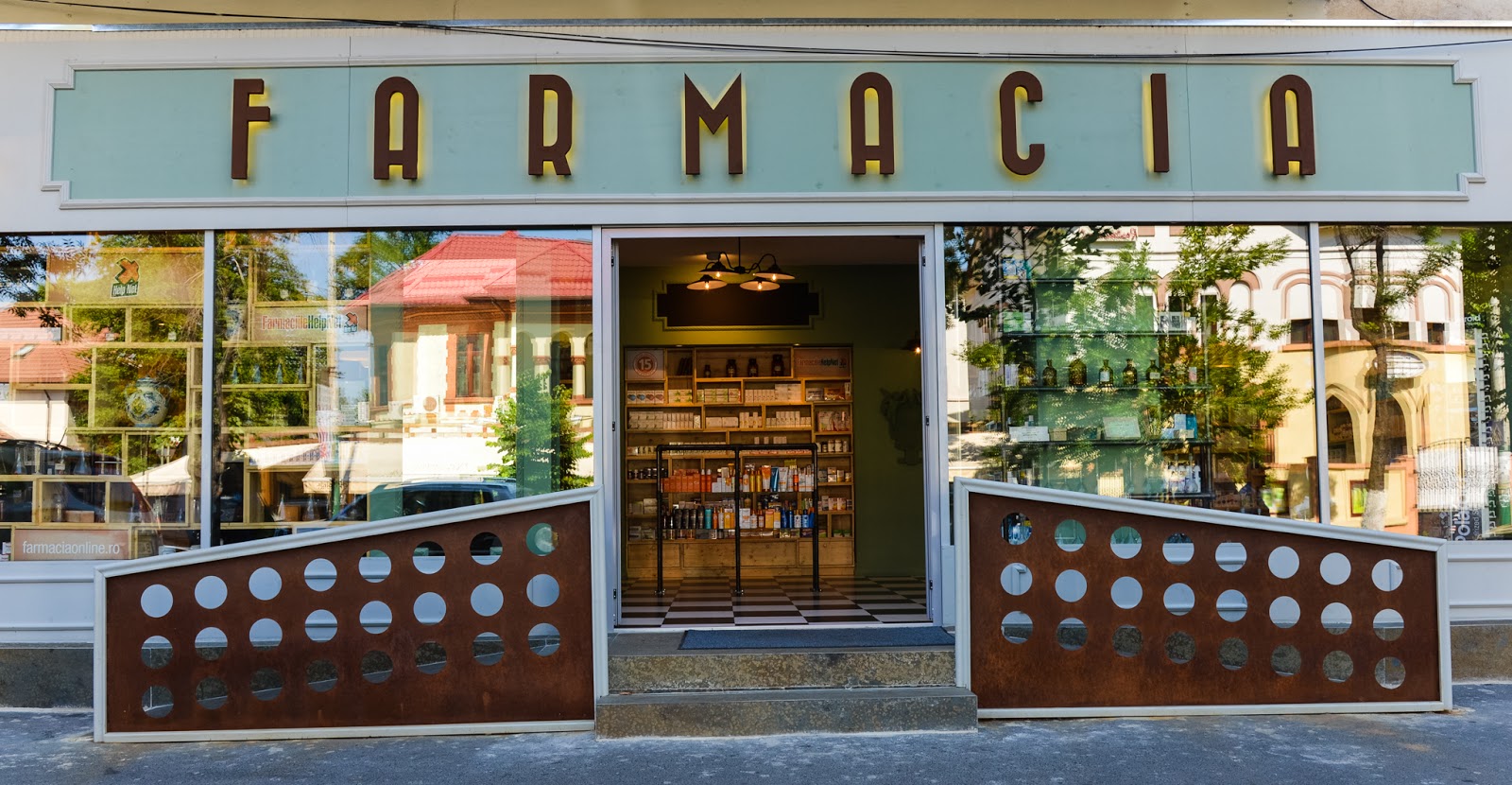 Noua farmacie-concept Help Net - CosmeticeLaTest