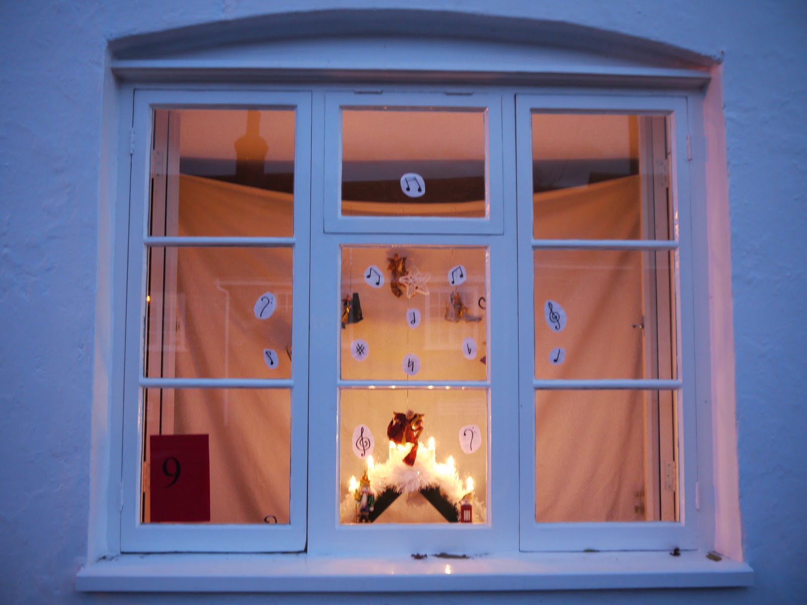 USEFUL or BEAUTIFUL: Advent window trip