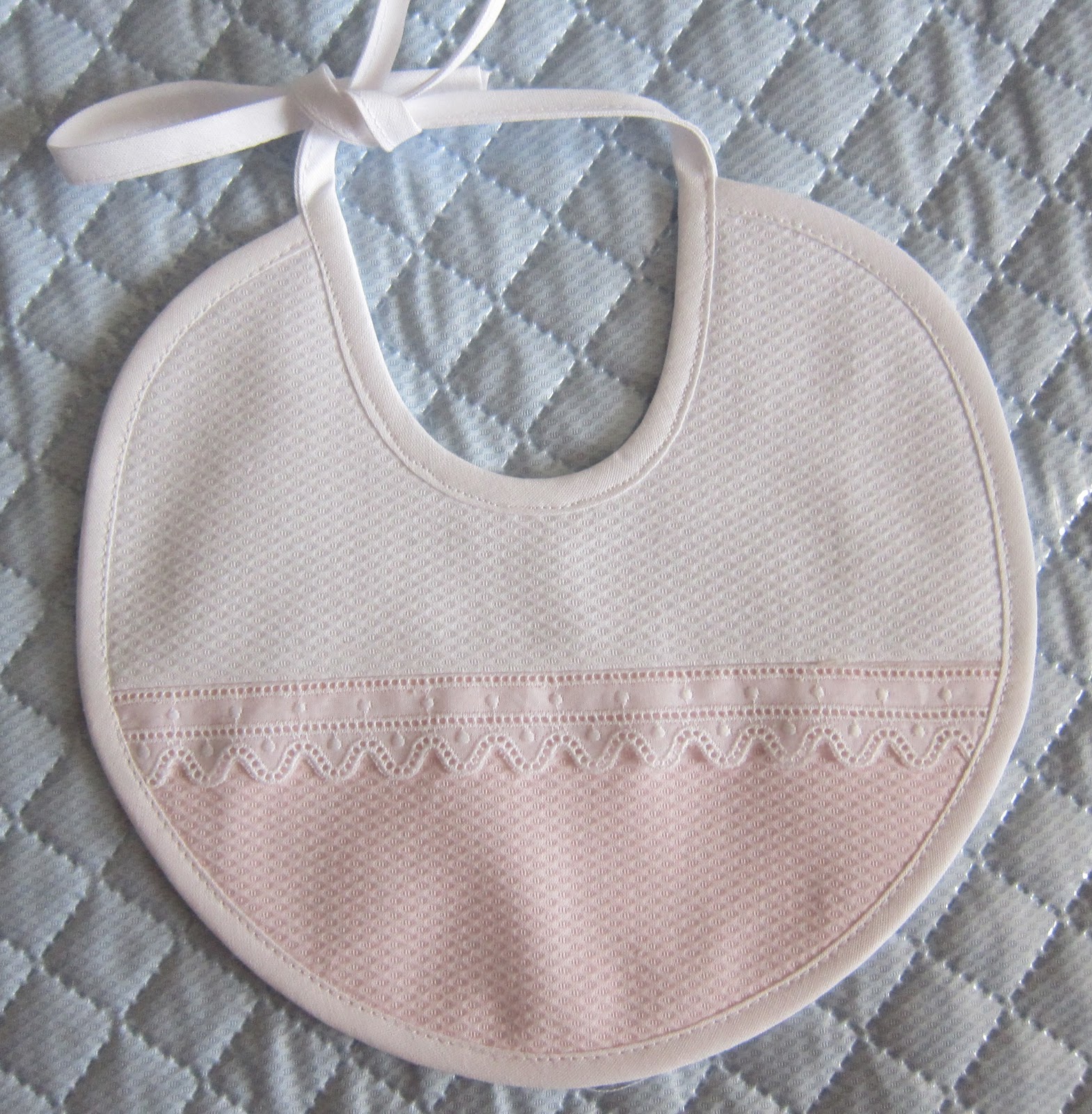 Nube de Papel Bebés: BABEROS