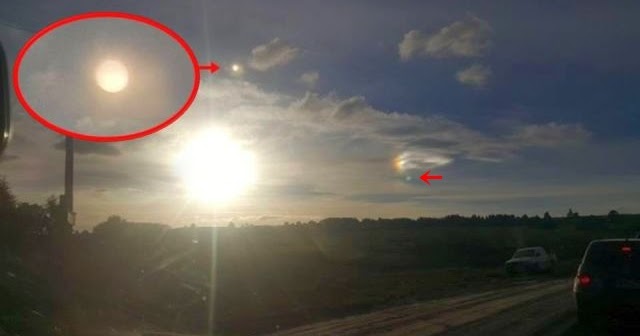 Strange sky phenomenon “mini sunset” photographed over Taupo, New Zealand Strange sky phenomenon “mini sunset” photographed over Taupo, New Zealand