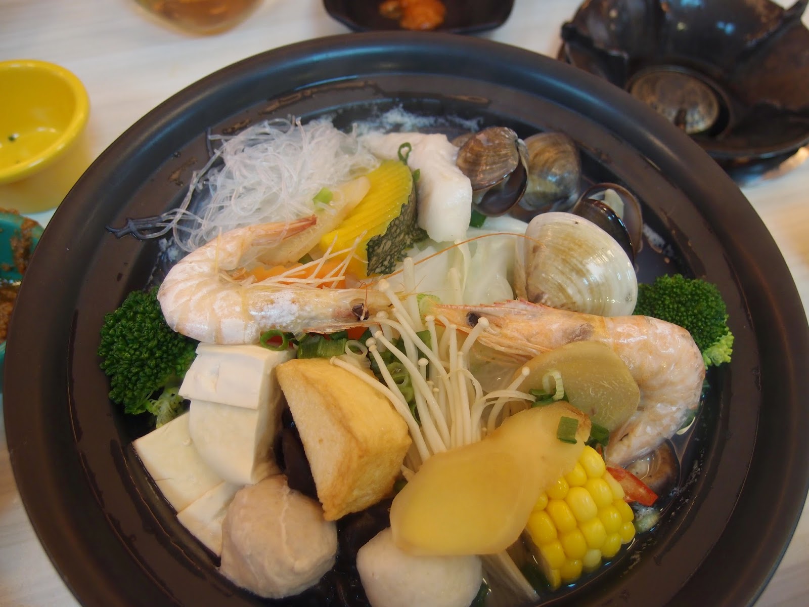 Best Restaurant To Eat - Malaysian Food Blog: Two Pesos Steamboat ...