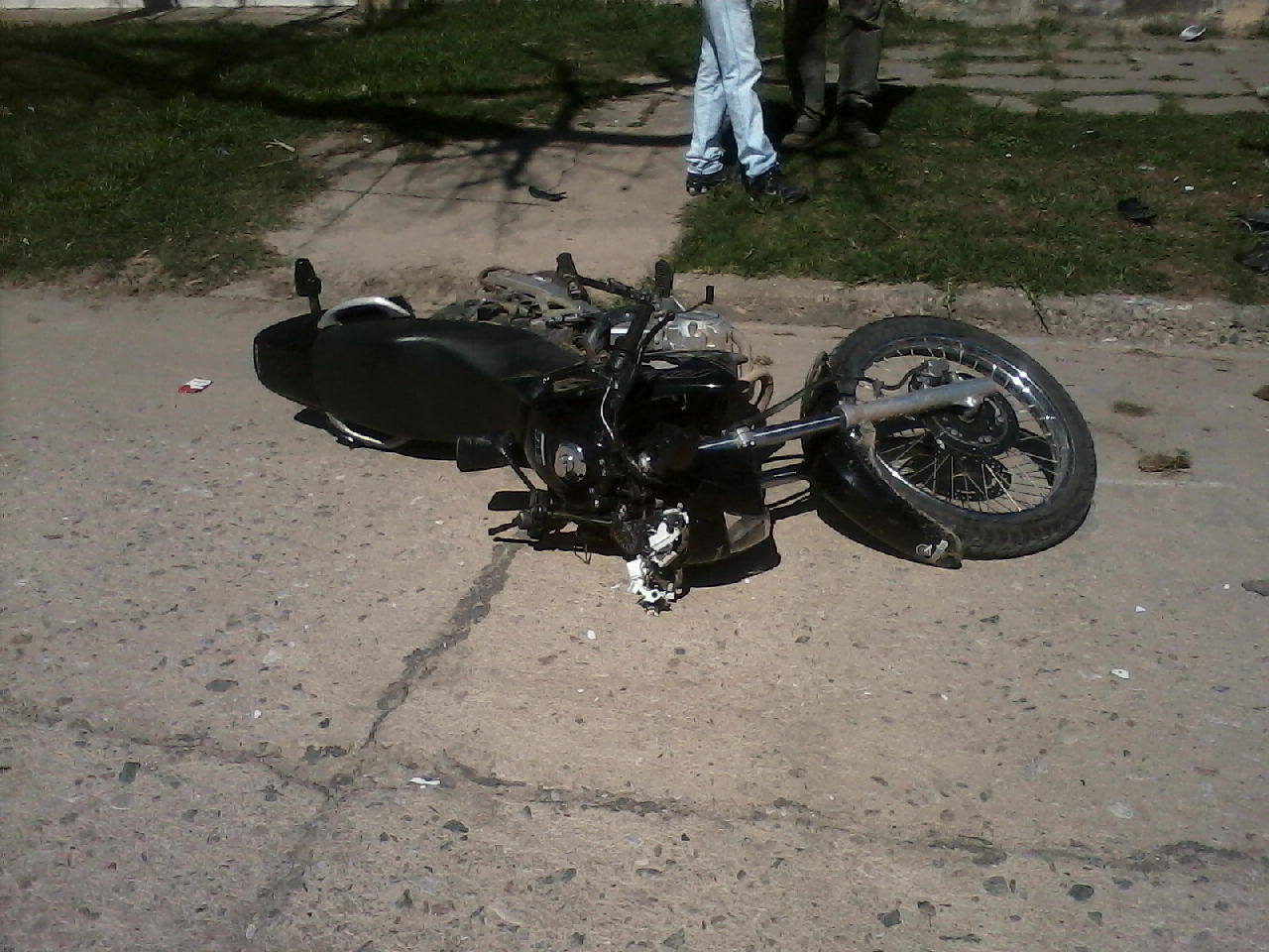 LRM 422 Renacer Regional : CHOQUE ENTRE UNA MOTO Y UN AUTO EN LAS ROSAS