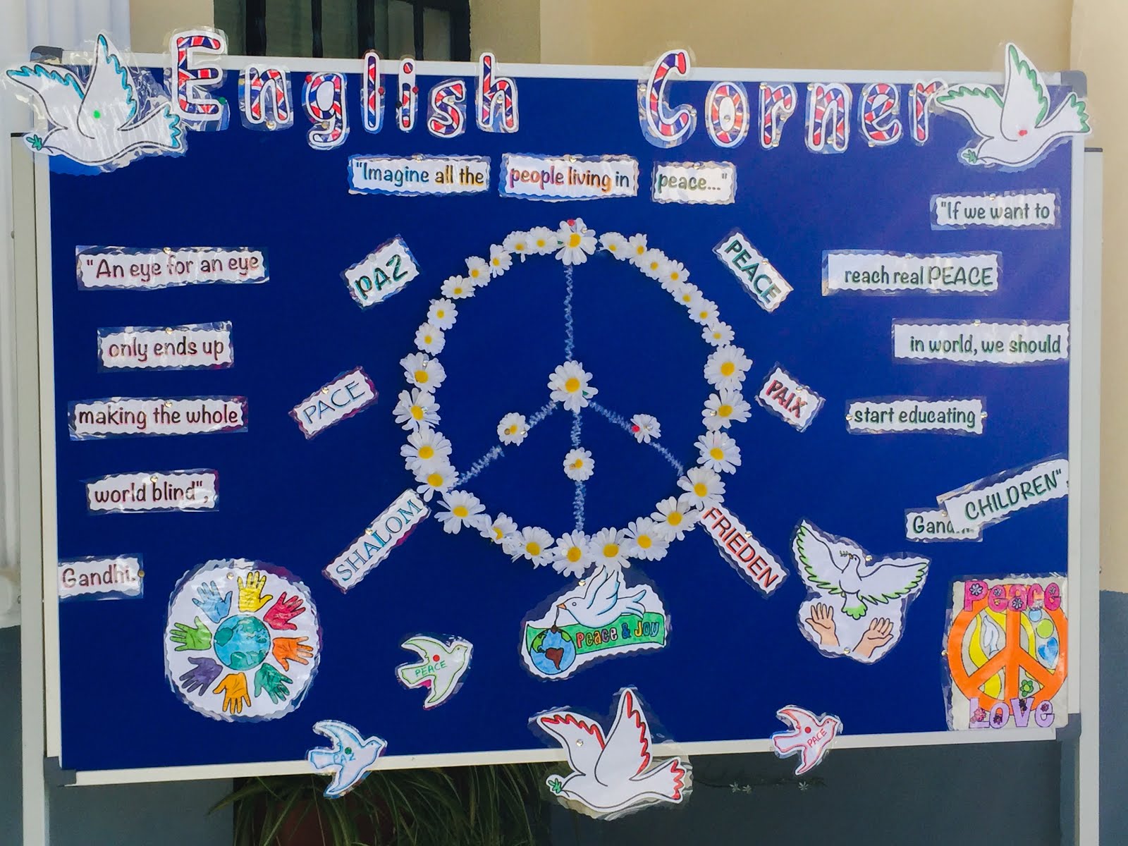 Valme's English Corner: English Corner at School