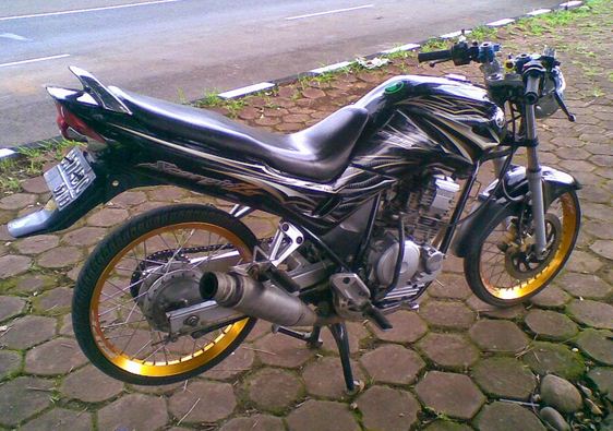 Modifikasi Terbaru Yamaha Scorpio Z Bergaya Touring dan Thailook Velg ...