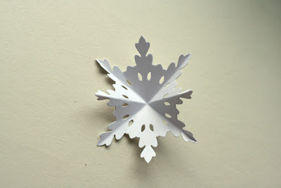 Notable Nest: Foldable Snowflake Ornament