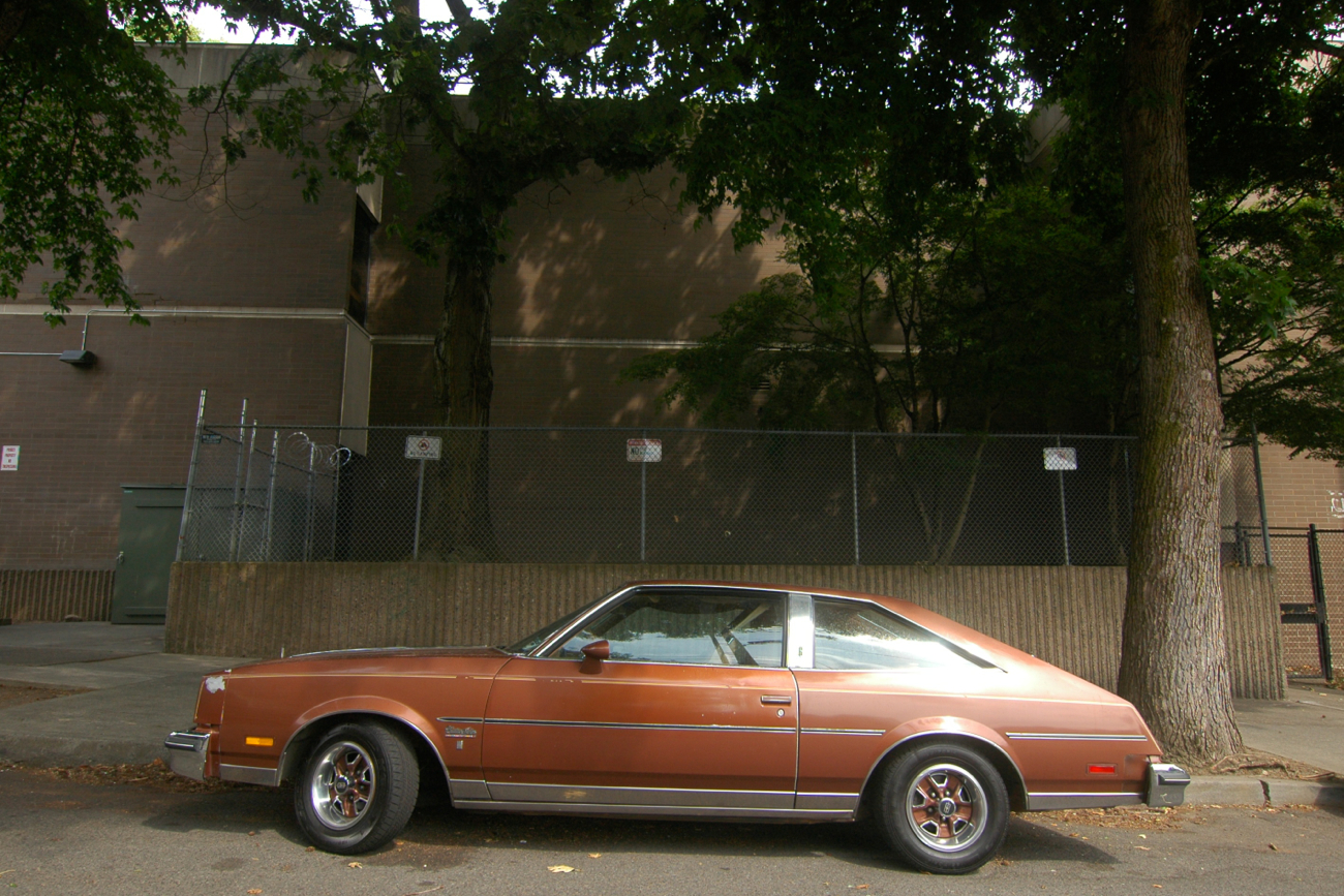 OLD PARKED CARS.: 2018