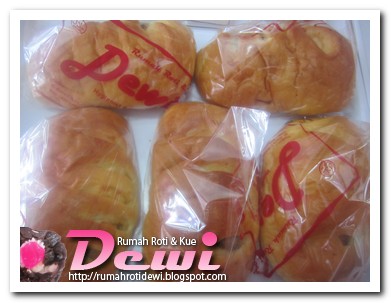 Roti manis (Rumah Roti Dewi) ~ Rumah Roti Dewi