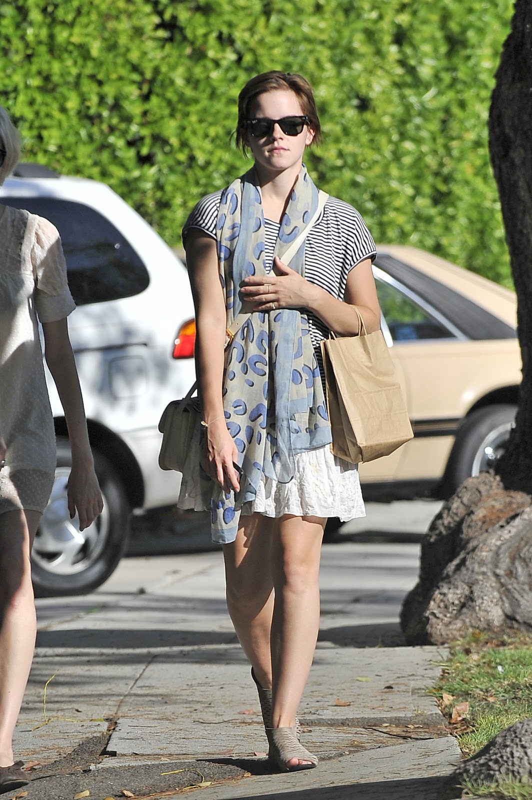 Elif's Blog: Emma Watson walking in Santa Monica