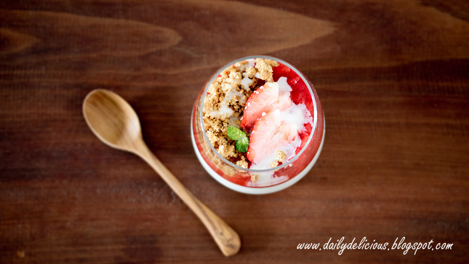 dailydelicious: Easy Milk pudding with Quick strawberry sauce