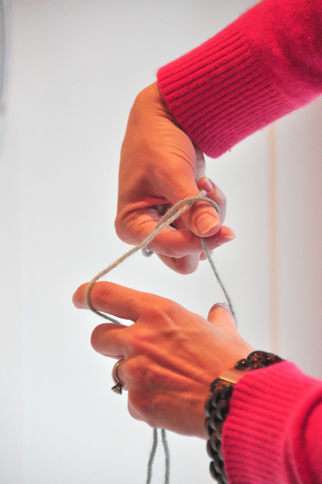 Aesthetic Nest: How to Crochet 1: The Slip Knot (Tutorial)