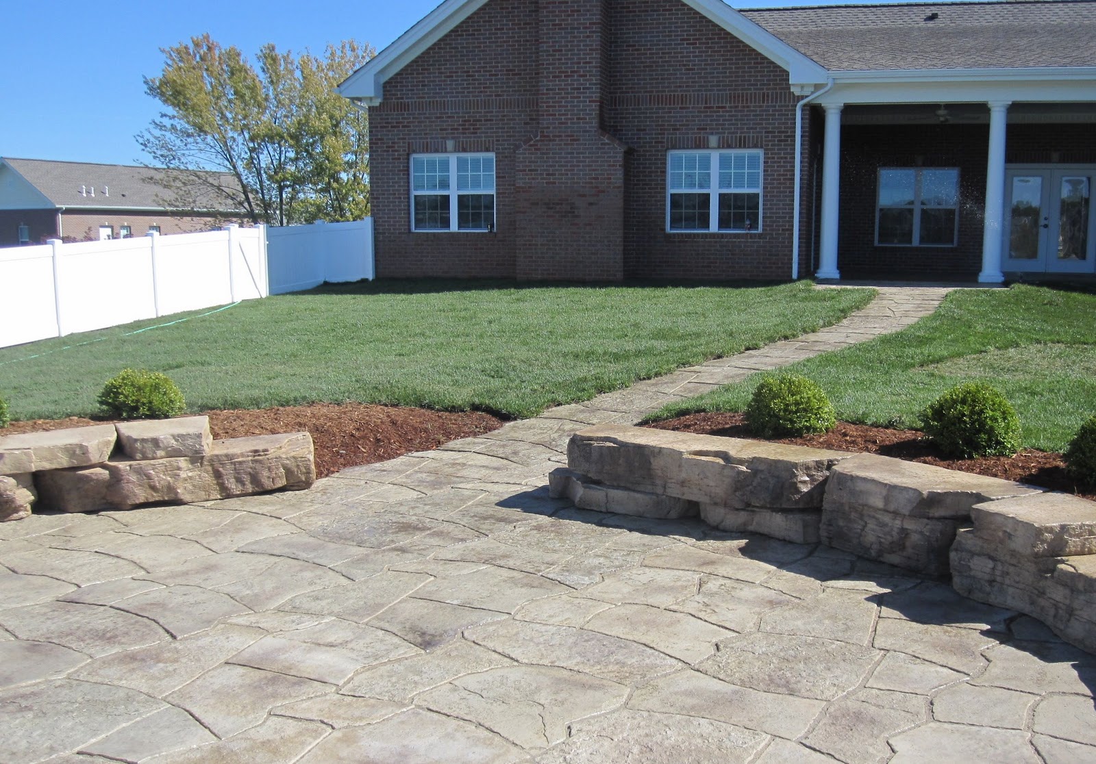 MIDWEST HARDSCAPE: Rosetta Hardscapes - Belvedere and Grand Flagstone