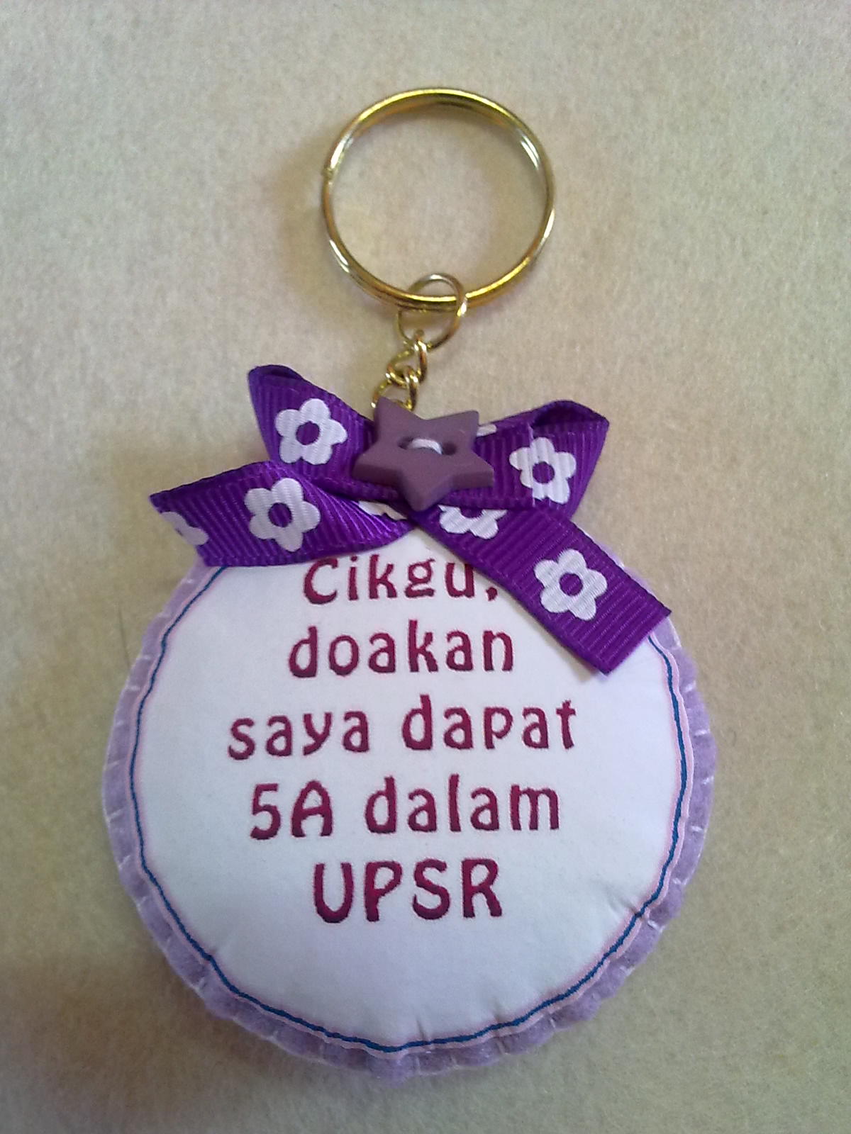 house of personalized souvenir: KEYCHAIN HARI GURU