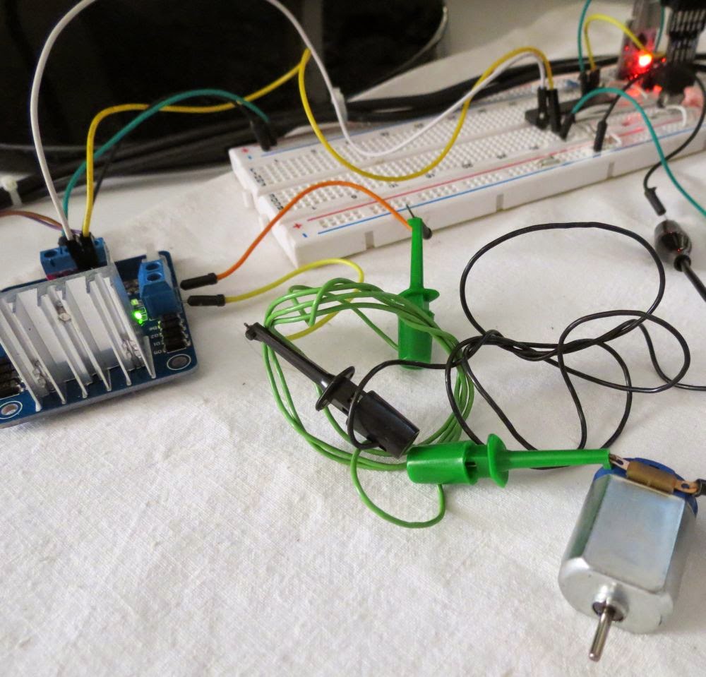 Davide Gironi blog: Driving a DC motor using PWM with AVR ATmega