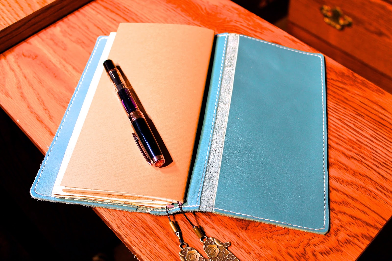 ZenKraft Traveler's Notes: ZenKraft Baby Blue Bi-Fold Notebook (Standard)