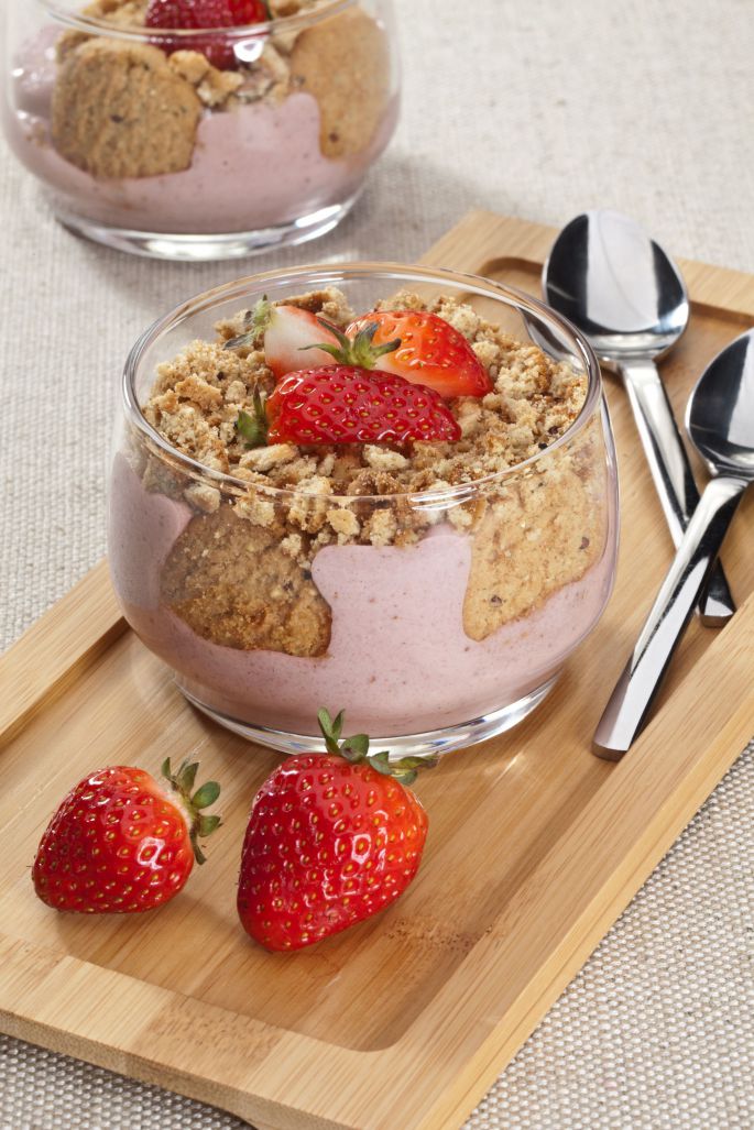 Delícias do Dia-a-Dia: CREME DE MORANGO COM COOKIES