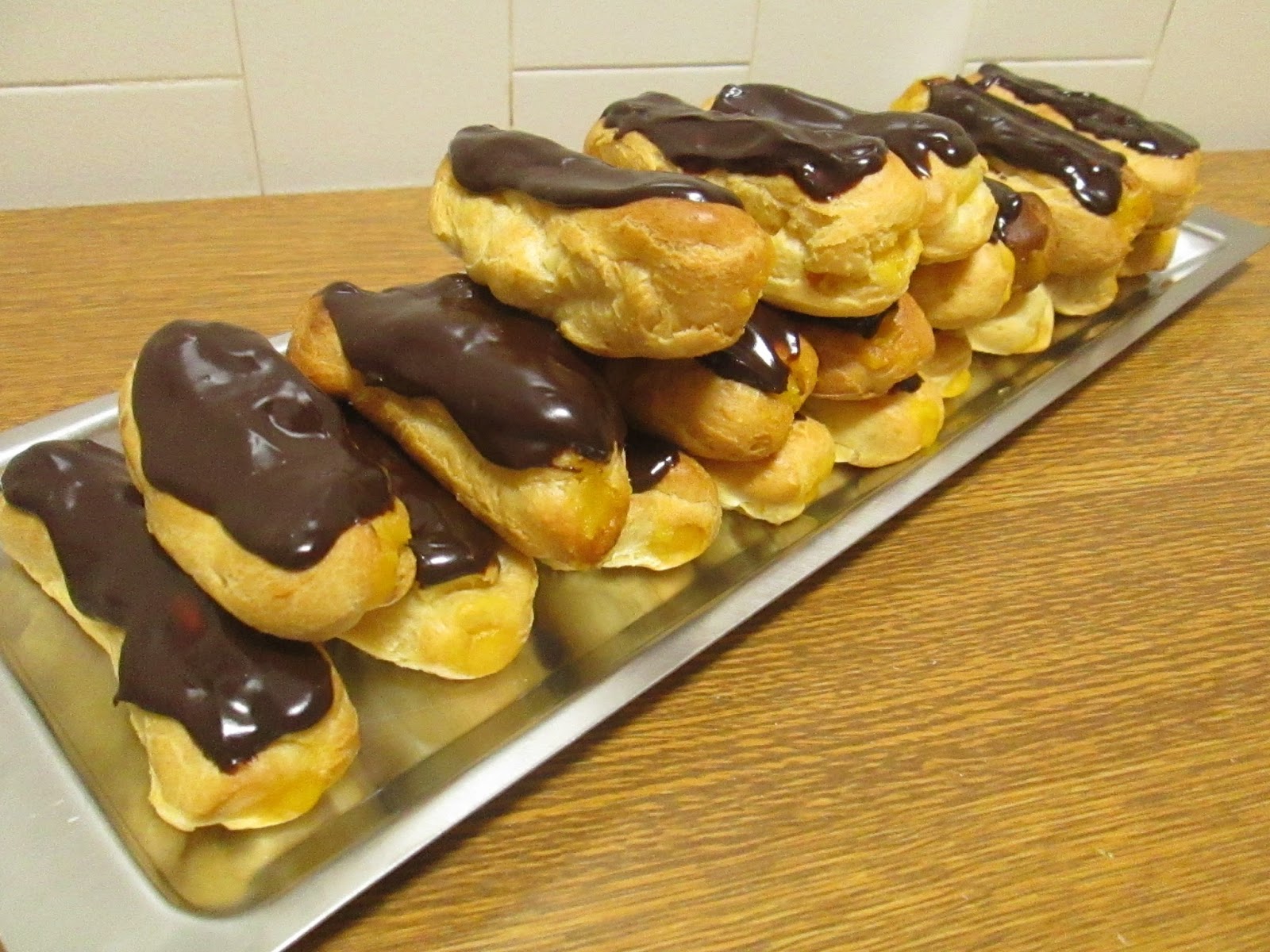 Mãos de Manteiga: Eclairs com recheio de doce de ovos e cobertura de ...