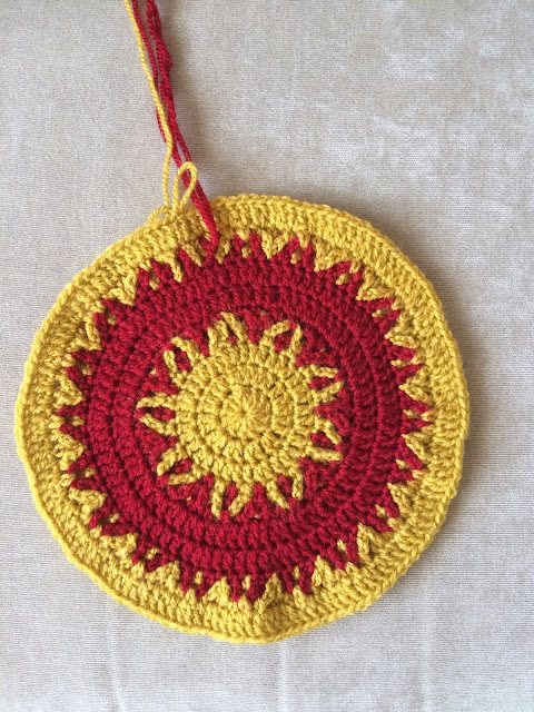 Rising Sun Bag FREE pattern from Blue Star Crochet Company