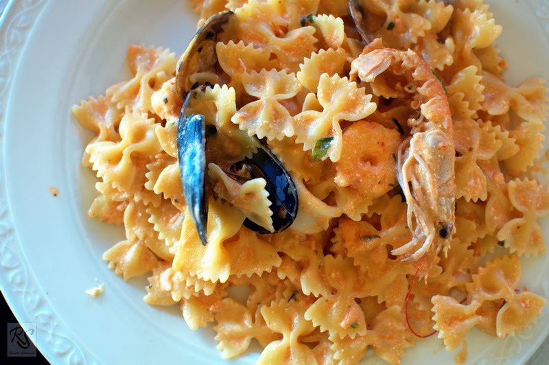 POLOWANIE NA MOTYLE : SYCYLIA: SMAKI U STÓP WULKANU