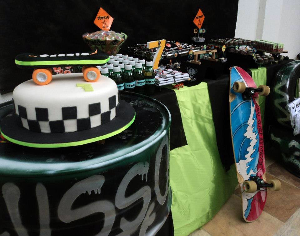 Make Cake Fabíola: Bolo Tema Skate com Pão de Mel