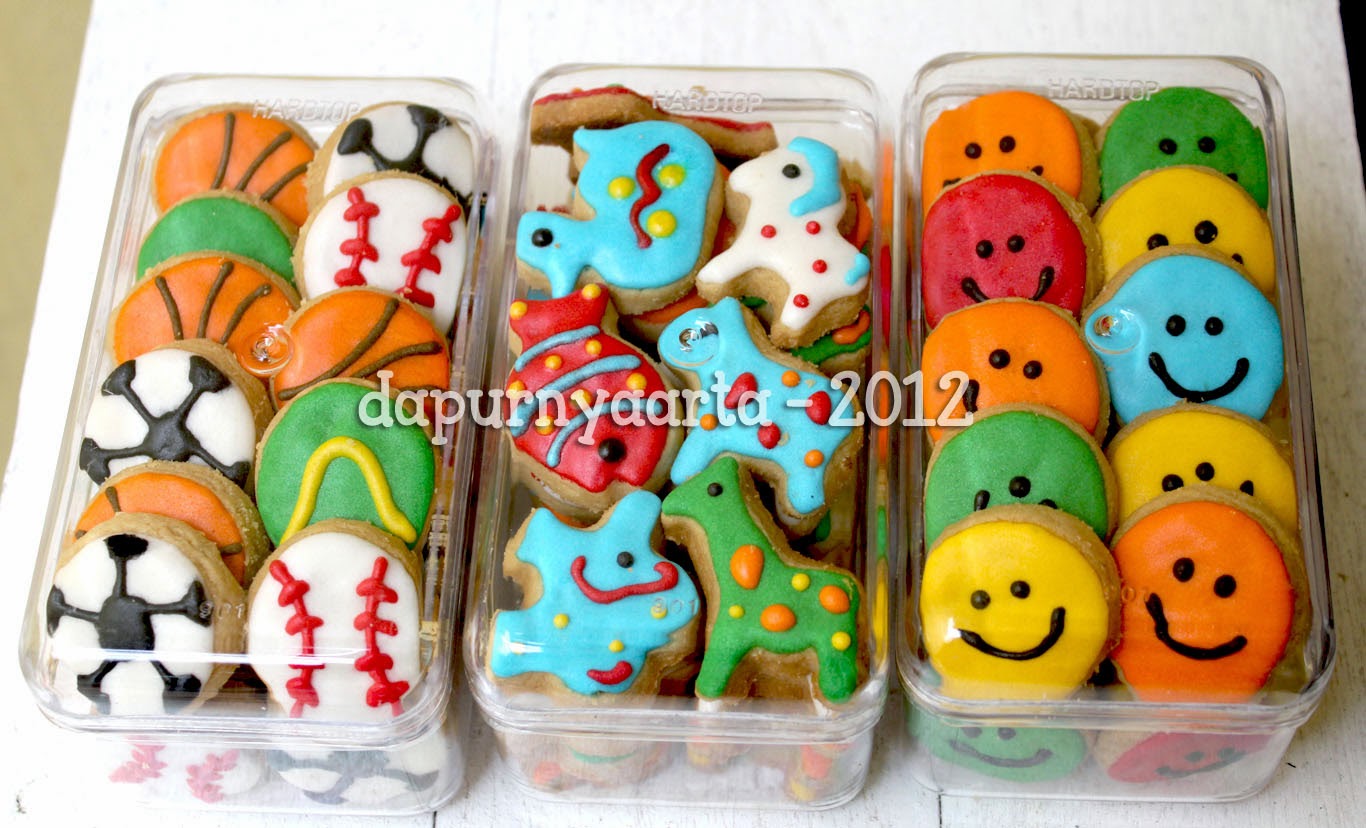 Dapurnya Arta: Cookies Aneka Bentuk dalam Toples kemasan 350gr