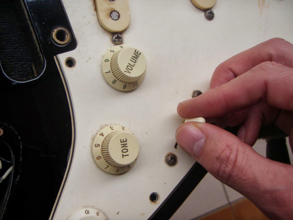Cleaning up a Strat after being in long-term (humid) storage | DIY ...
