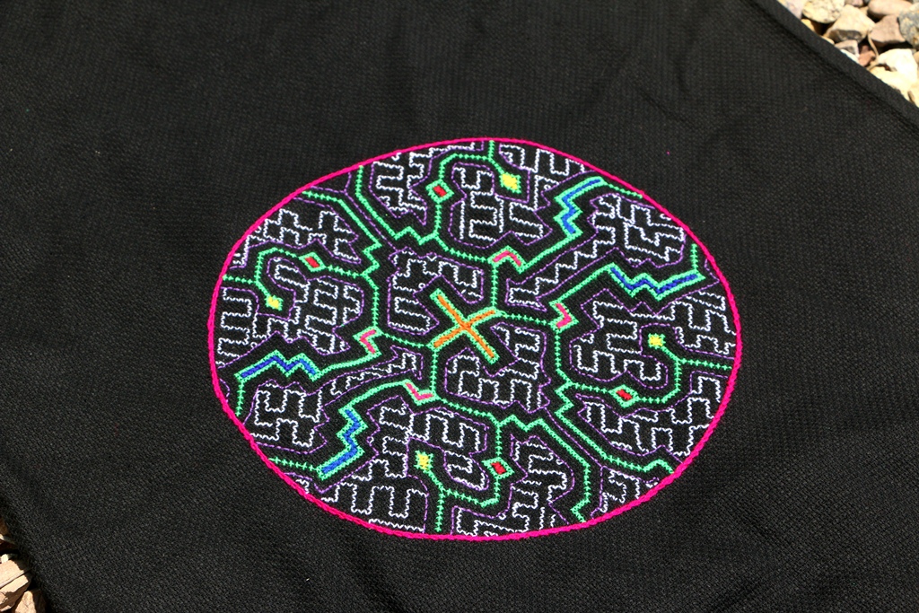 Shipibo textiles, indigenous art from Peruvian rainforest.: Shipibo ...