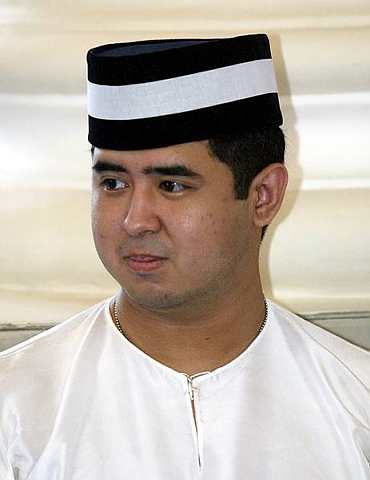 Kesultanan Johor: 26 February 2010 - Tunku Idris Dilantik Tunku ...