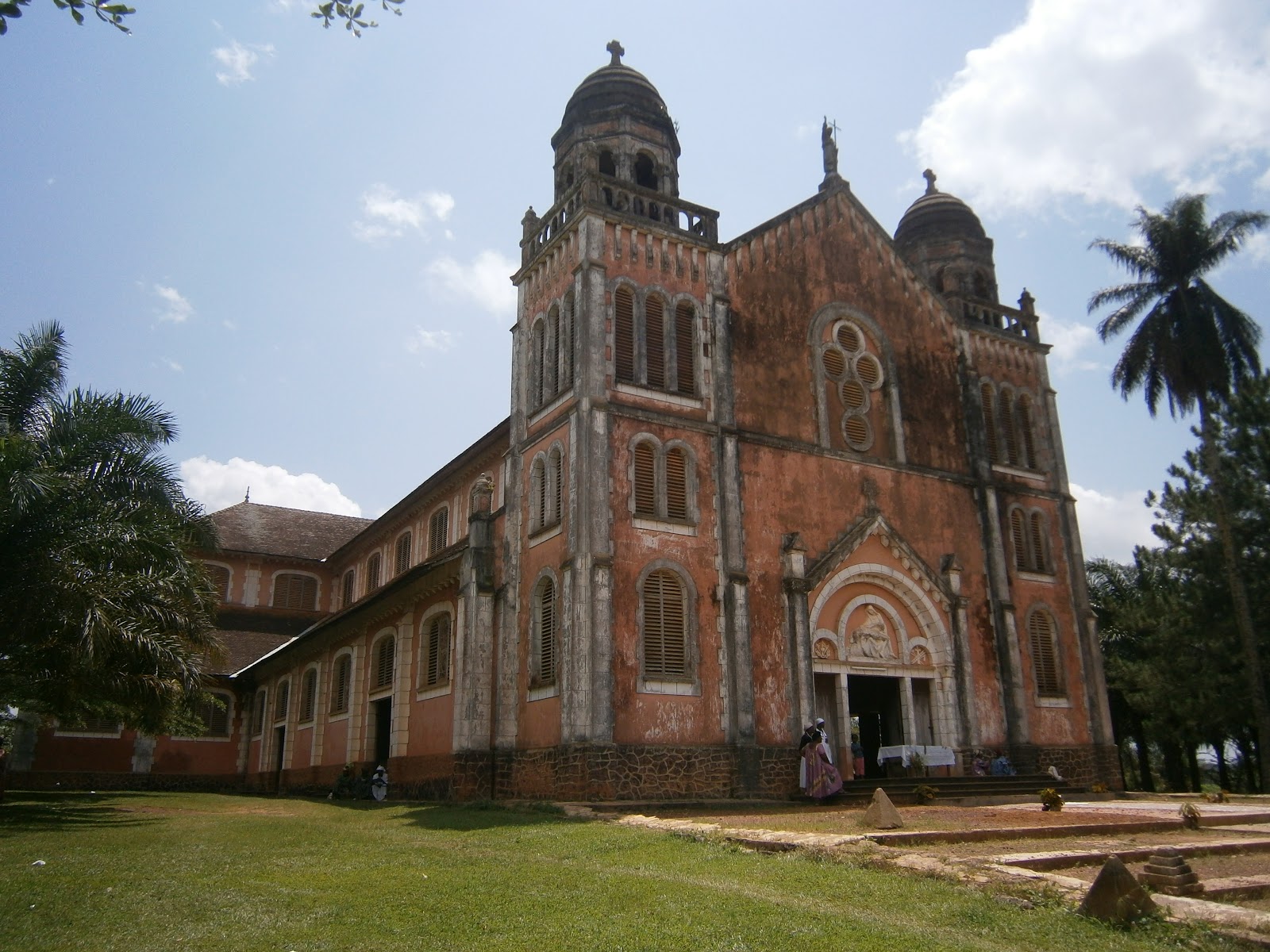 Balisto bleu: Eglise catholique d'AKONO