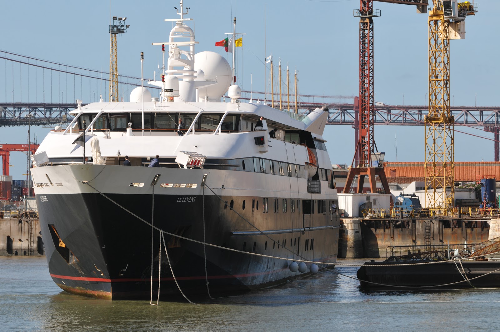 SHIPS & THE SEA - BLOGUE dos NAVIOS e do MAR: LE LEVANT in Lisbon