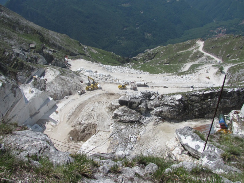 Escursionismo a 360°: Monte Corchia (dal crinale nord dell’anticima) EE