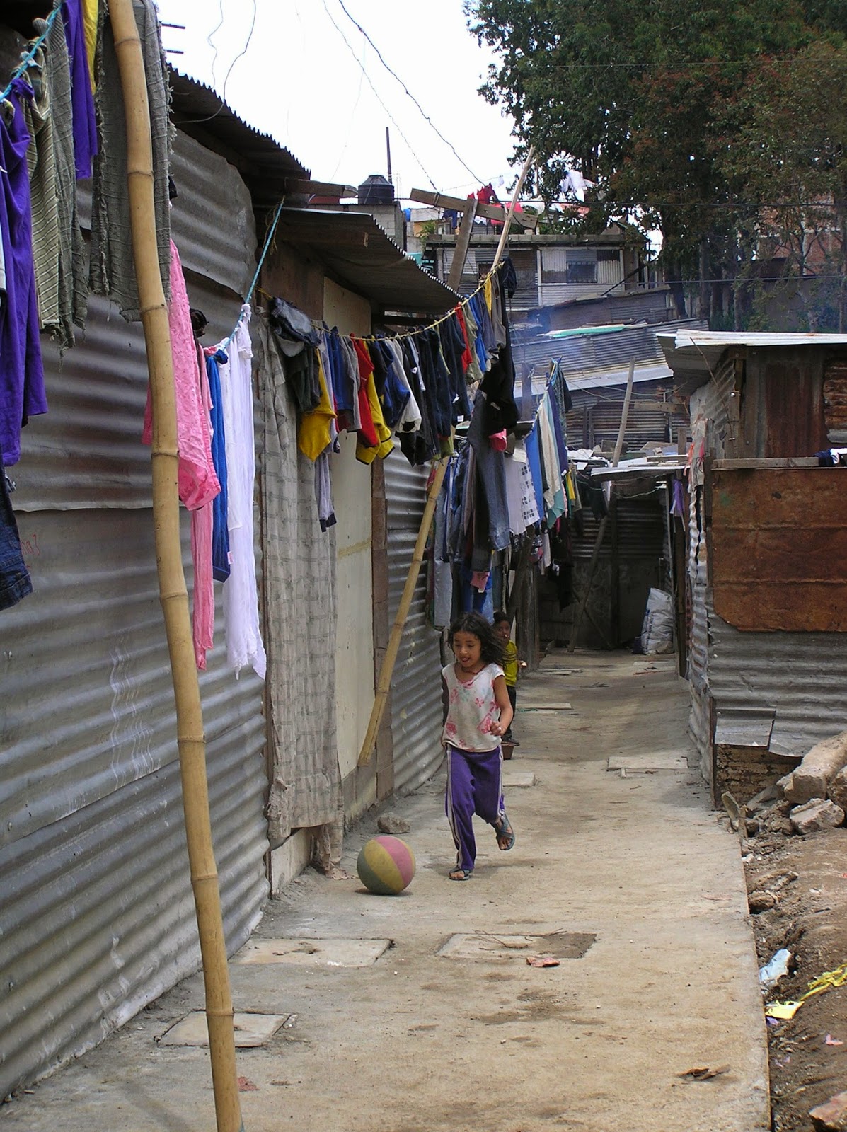 Kayak for Safe Passage Kids: The homes of the families in the garbage ...
