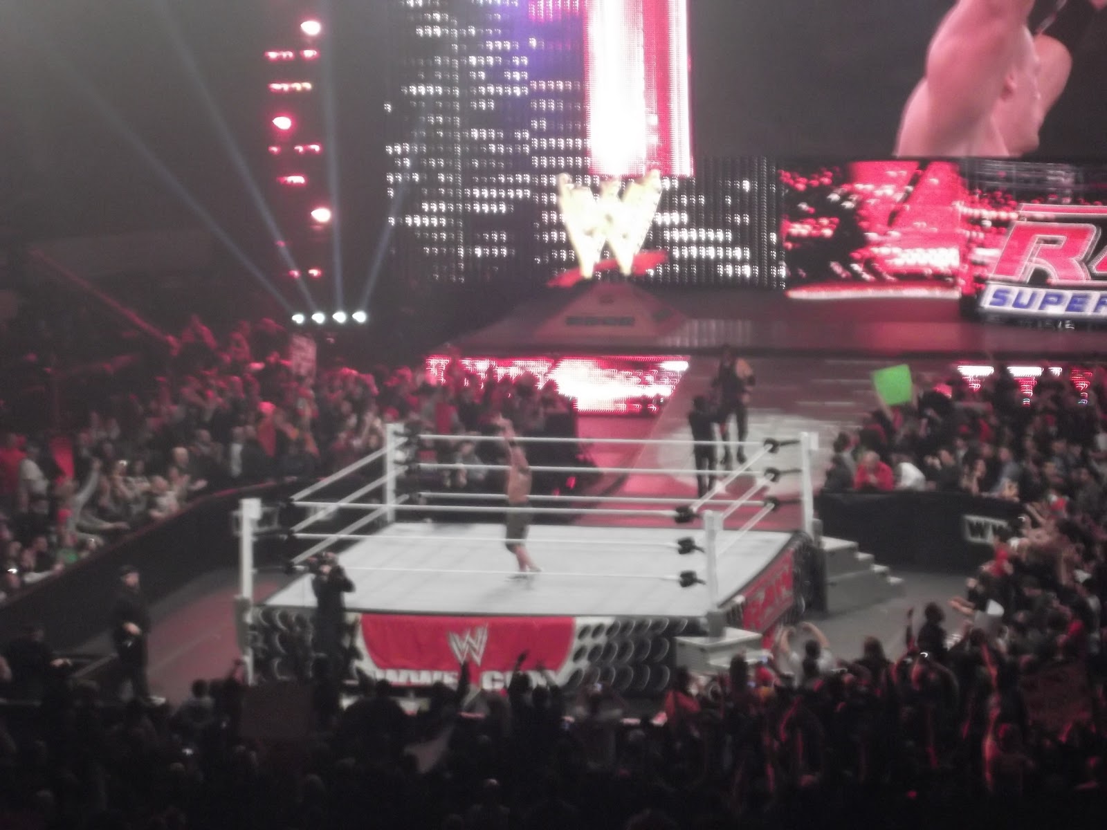 Pro Wrestling Smackdown: WWE Monday Night RAW Review From Chicago 12/26/11