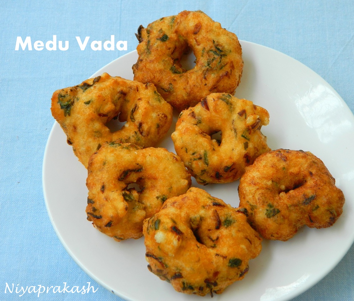 Niya's World: Vada / Medu Vada (with Sabudana / Sago)