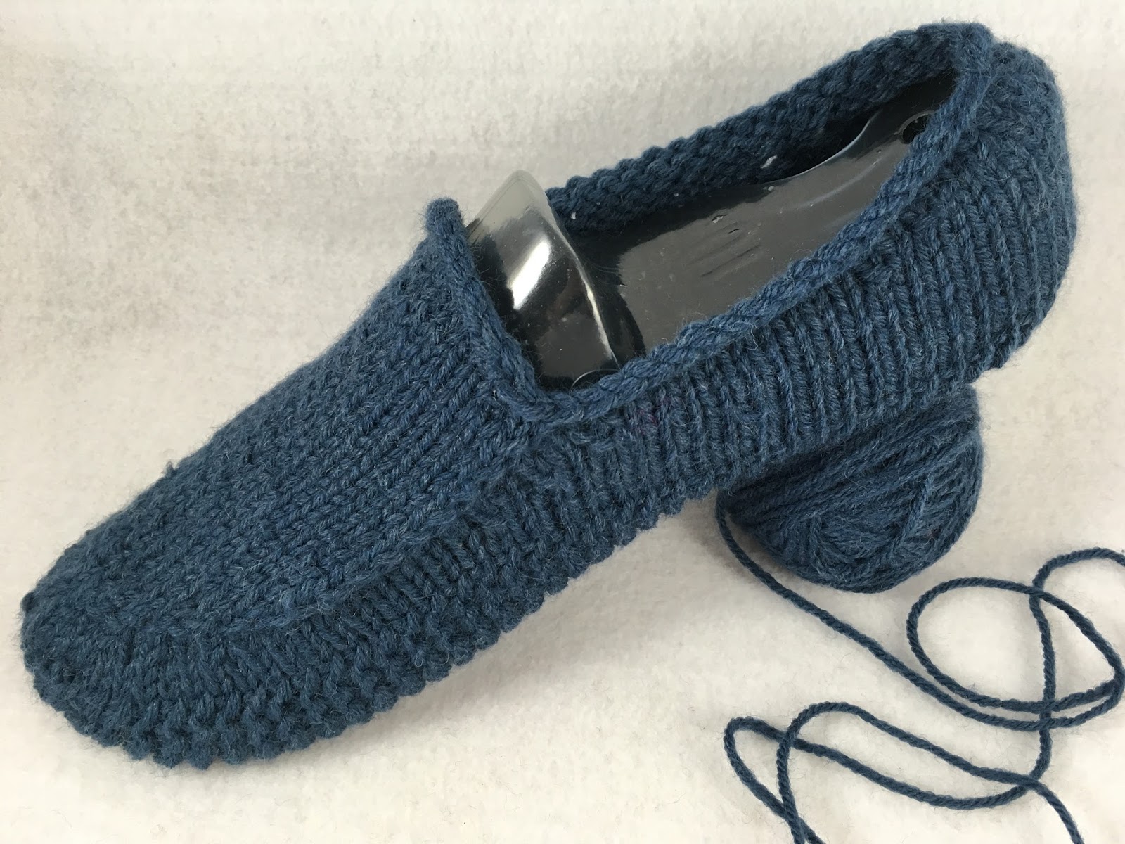 moniqueraedesigns: Men's Knit Loafer Slipper Pattern - New!
