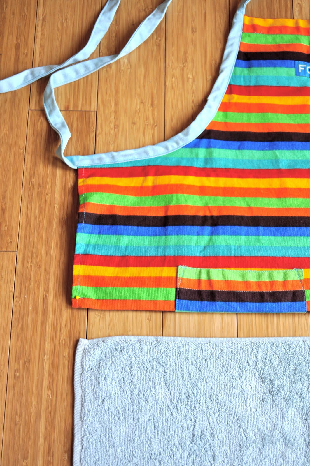 H is for Handmade: Hand Towel Apron With Zipper - Tutorial