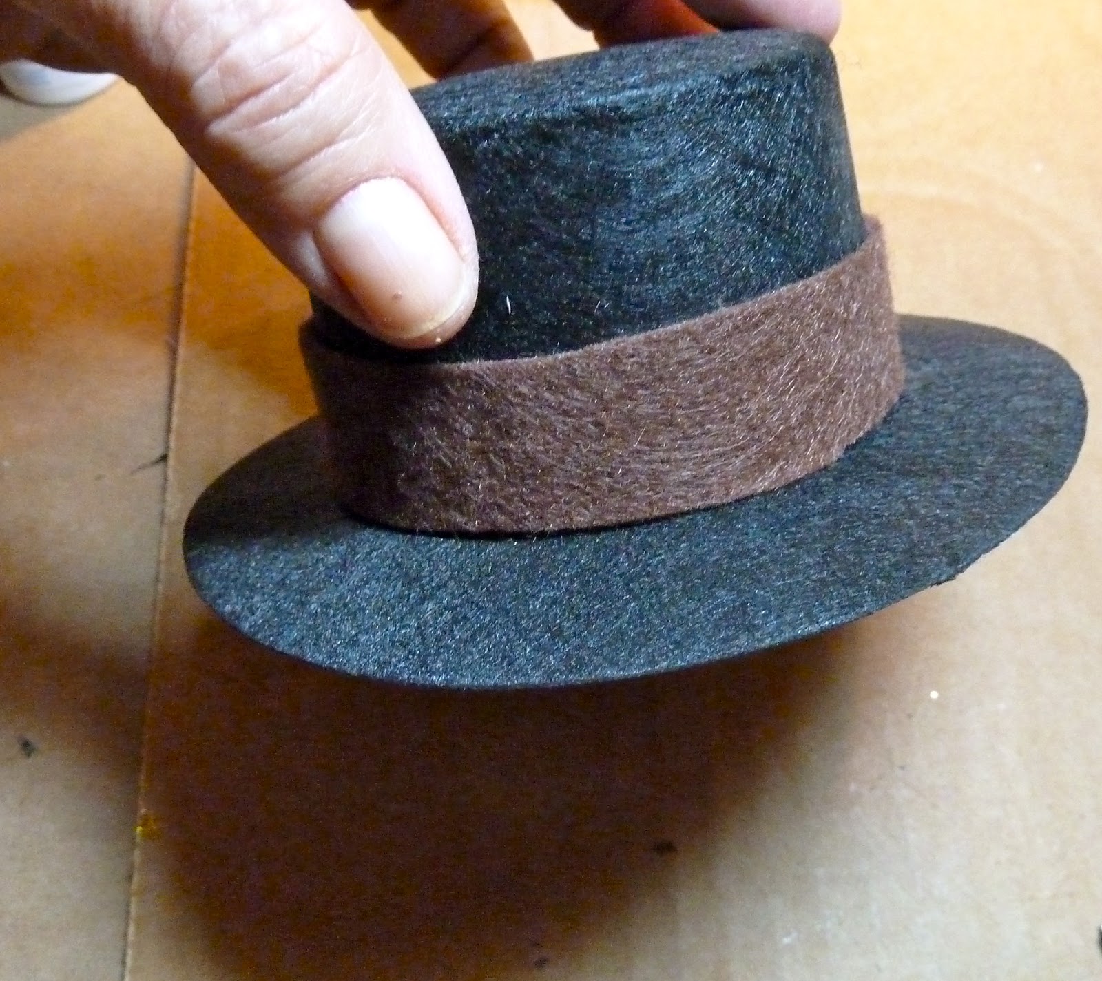 Make it easy crafts: Make and wear mini Pilgrim hat
