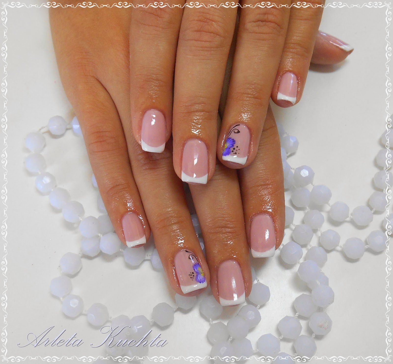 Studio stylizacji paznokci Butterfly: French hybrydowy