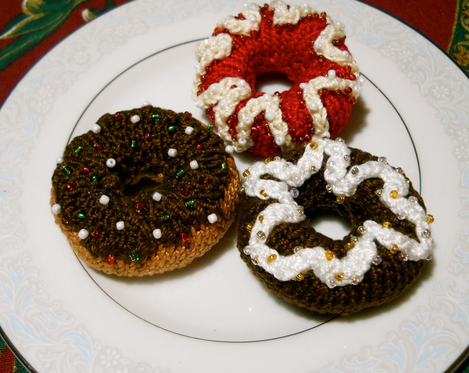 Rosemarsh Knits: Knit A Donut Ornament - Free Pattern