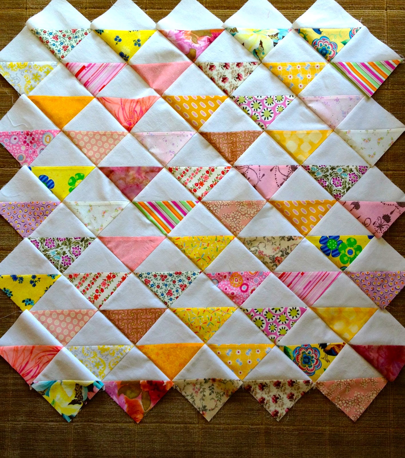 MissesStitches: Half-Square Triangle Baby Quilt