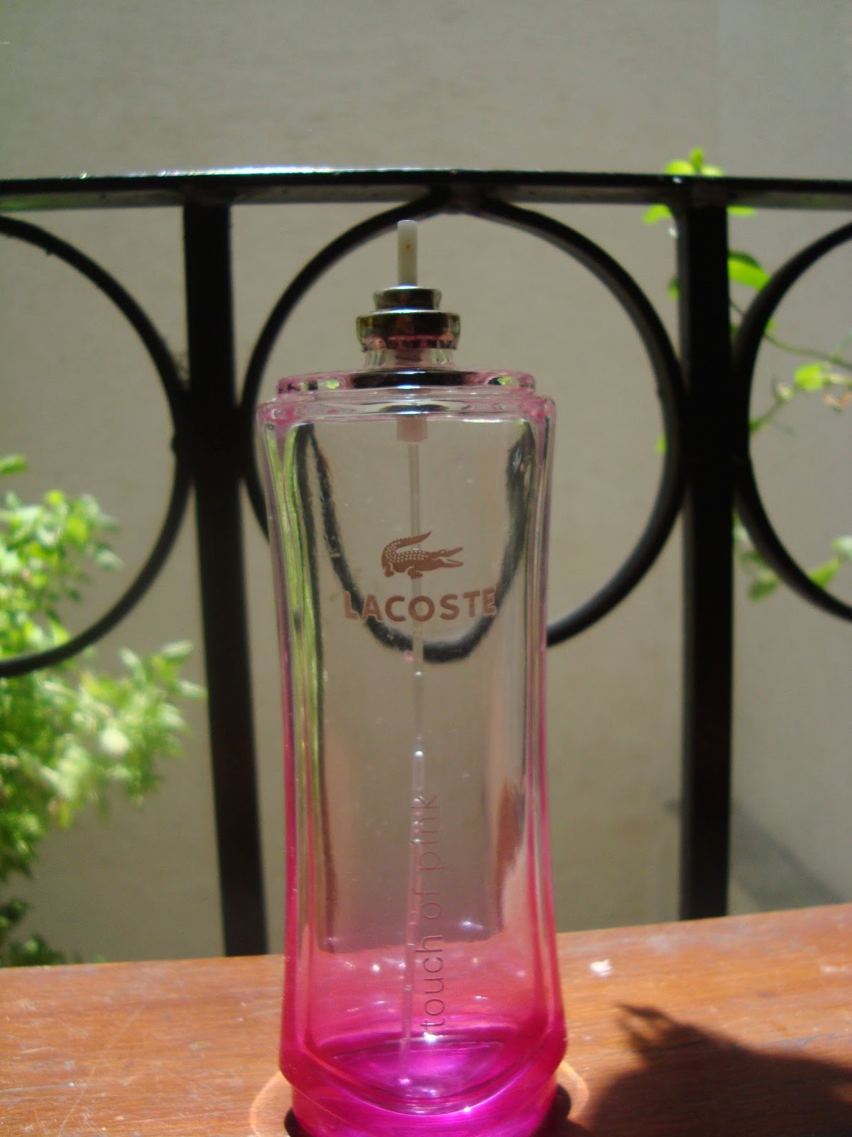 Crafting together: Botellas de perfume como floreros