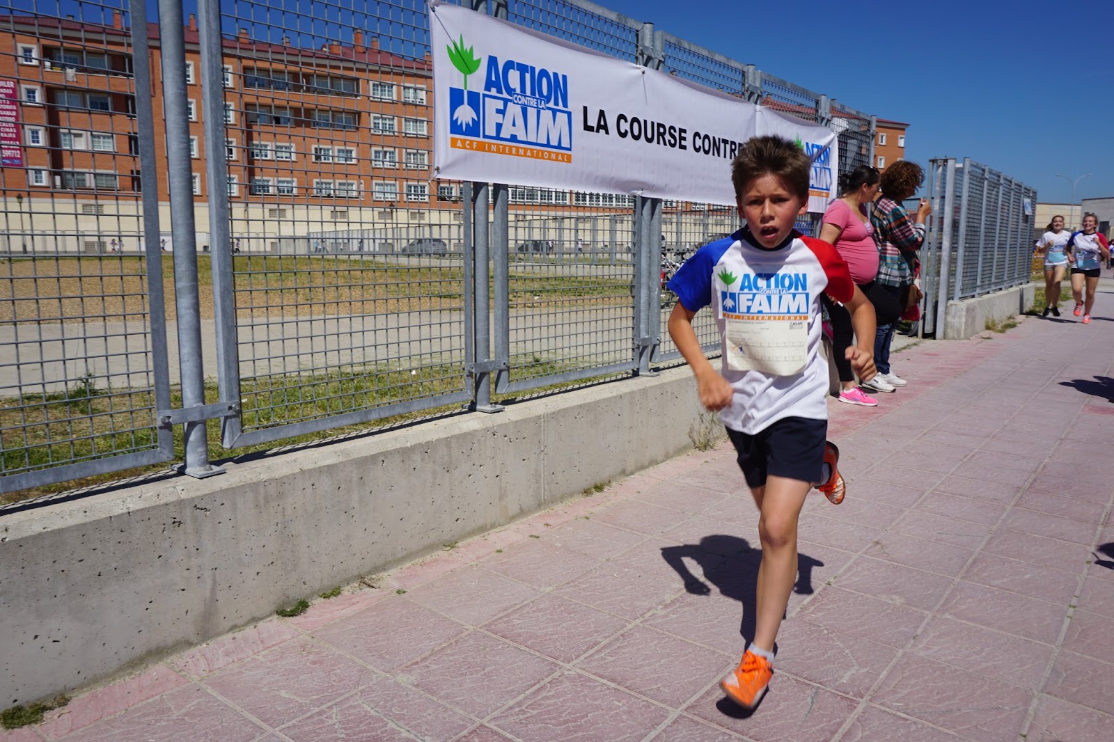 Entre padres y madres: La Course contre la Faim